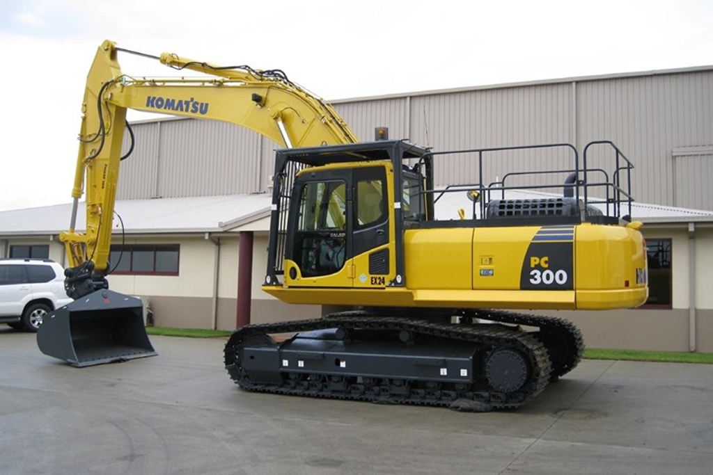 Komatsu PC300-8 Specs | Transwest